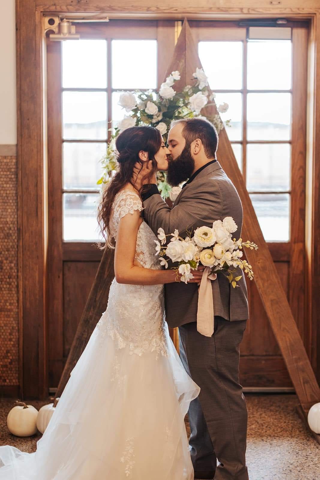 Miller Wedding (faux) – Mini Blooms by Emil